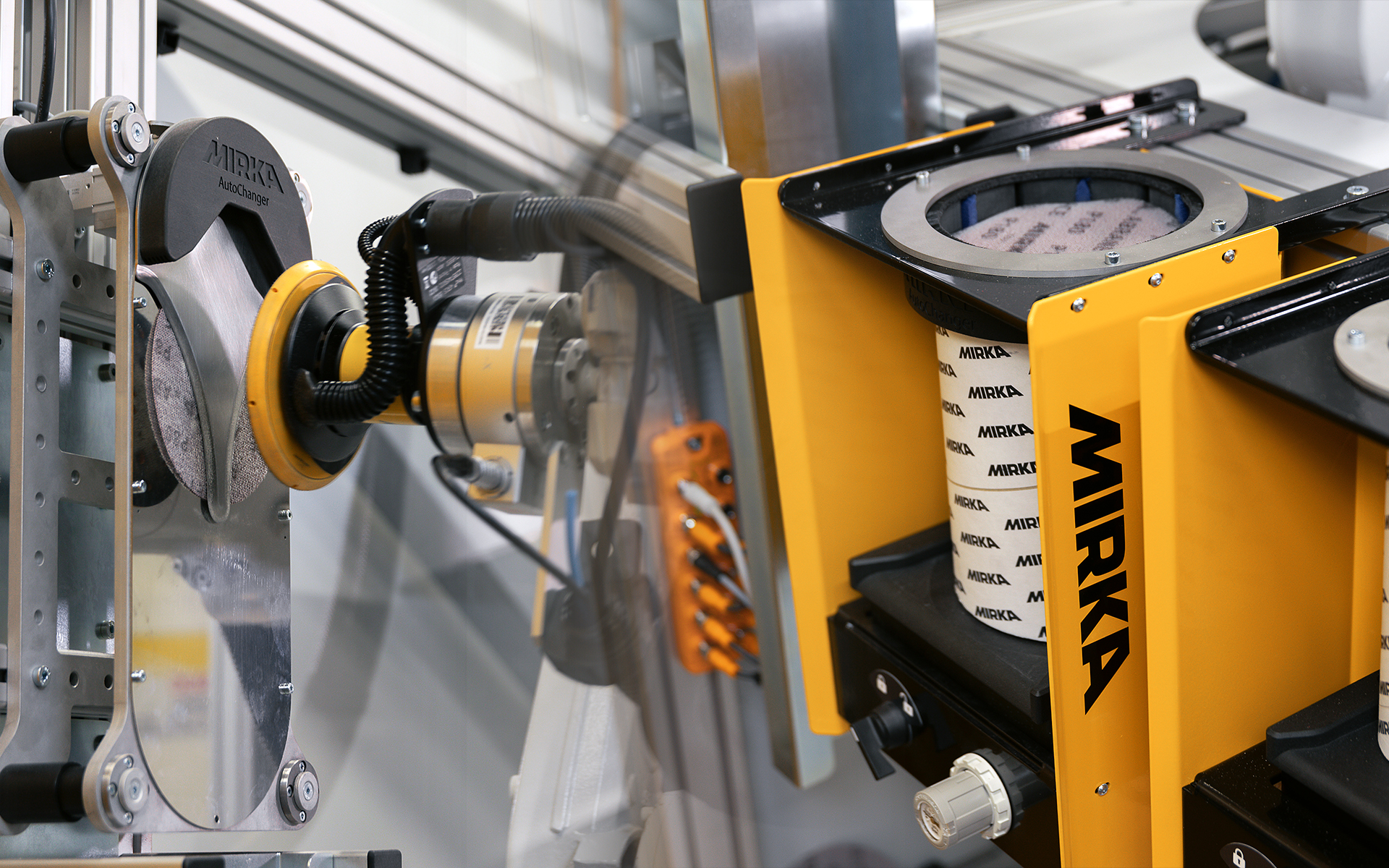 Mirka AutoChanger: nová úroveň automatizácie pre robotické brúsenie ...